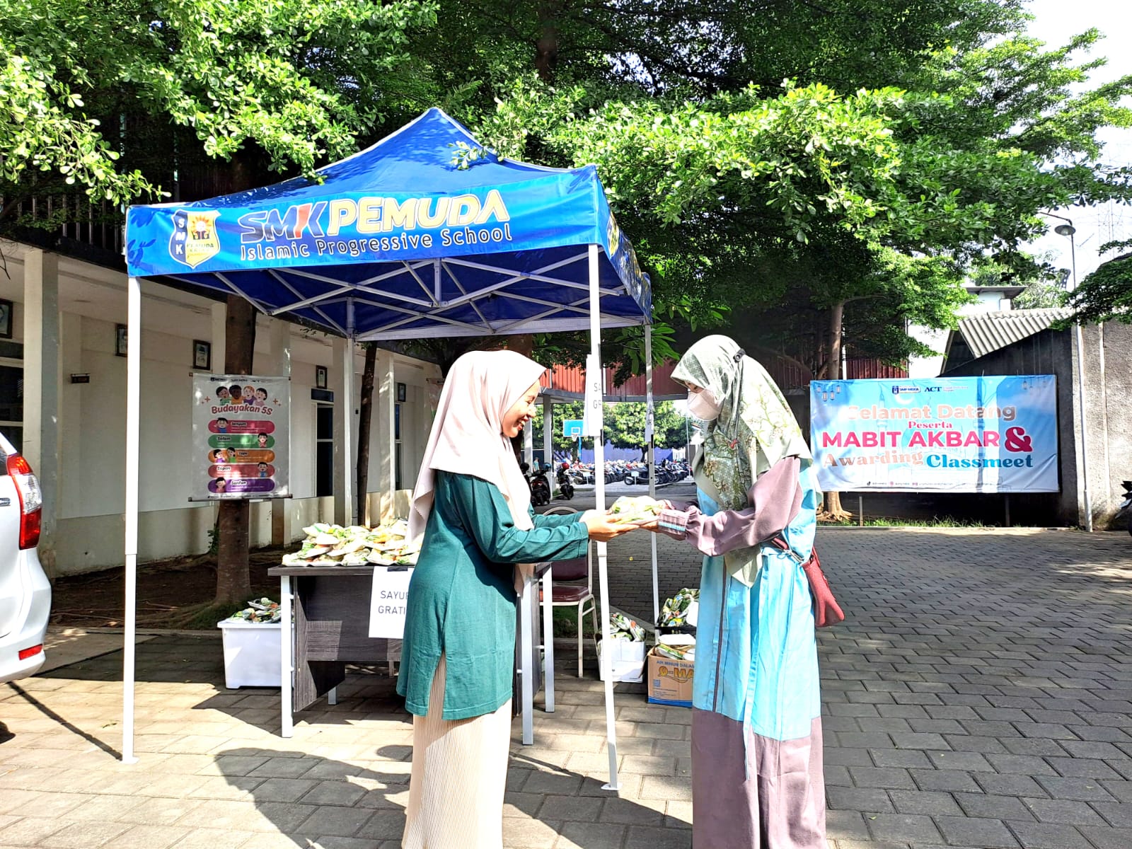 Heboh! Penerimaan Rapor SMP Meka Dibanjiri Paket Sayur-mayur Segar ...