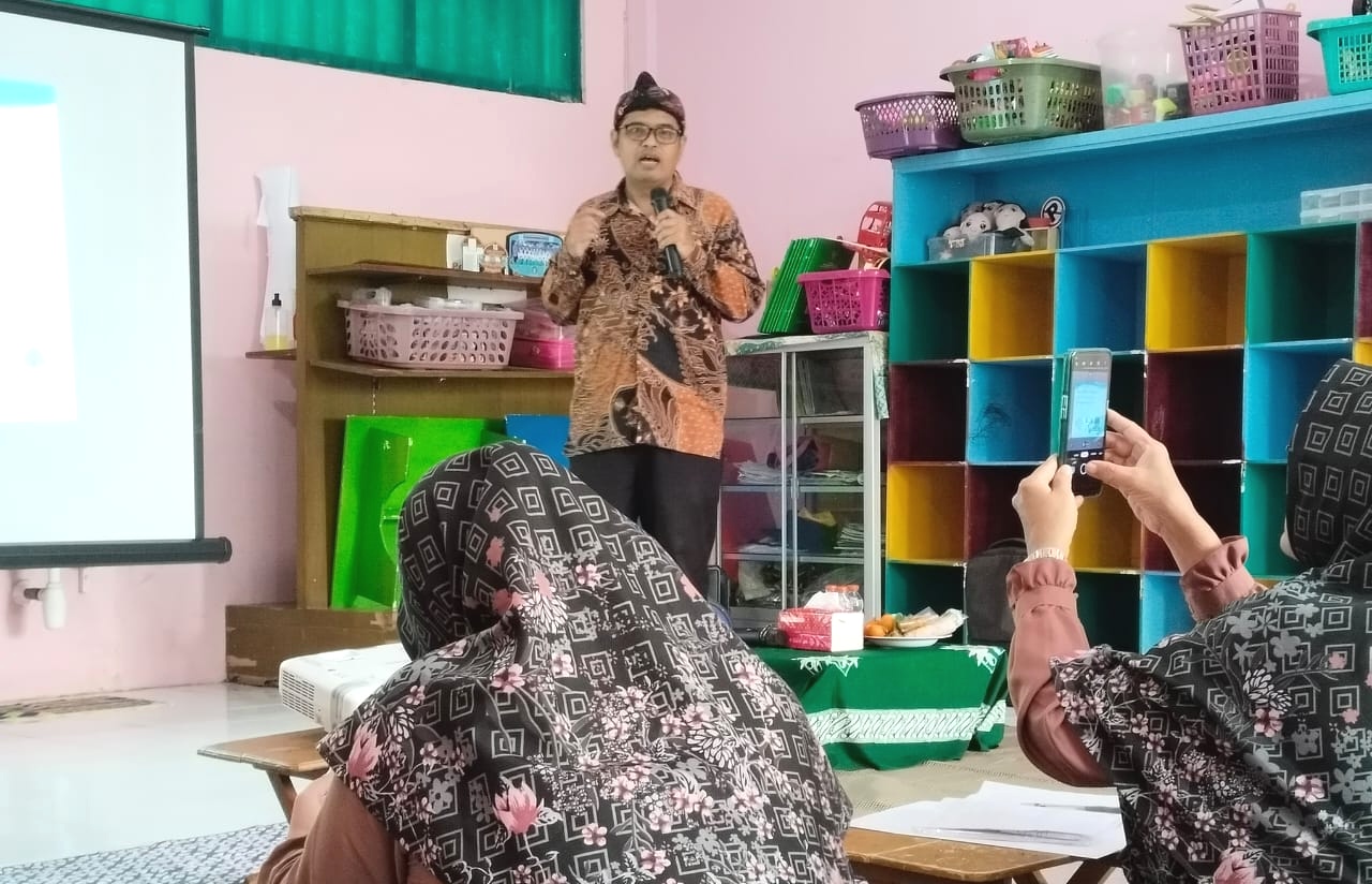 Guru TK Aisyiyah 34 Kedanyang Gresik Asah Kemampuan Jurnalistik - TAGAR.CO