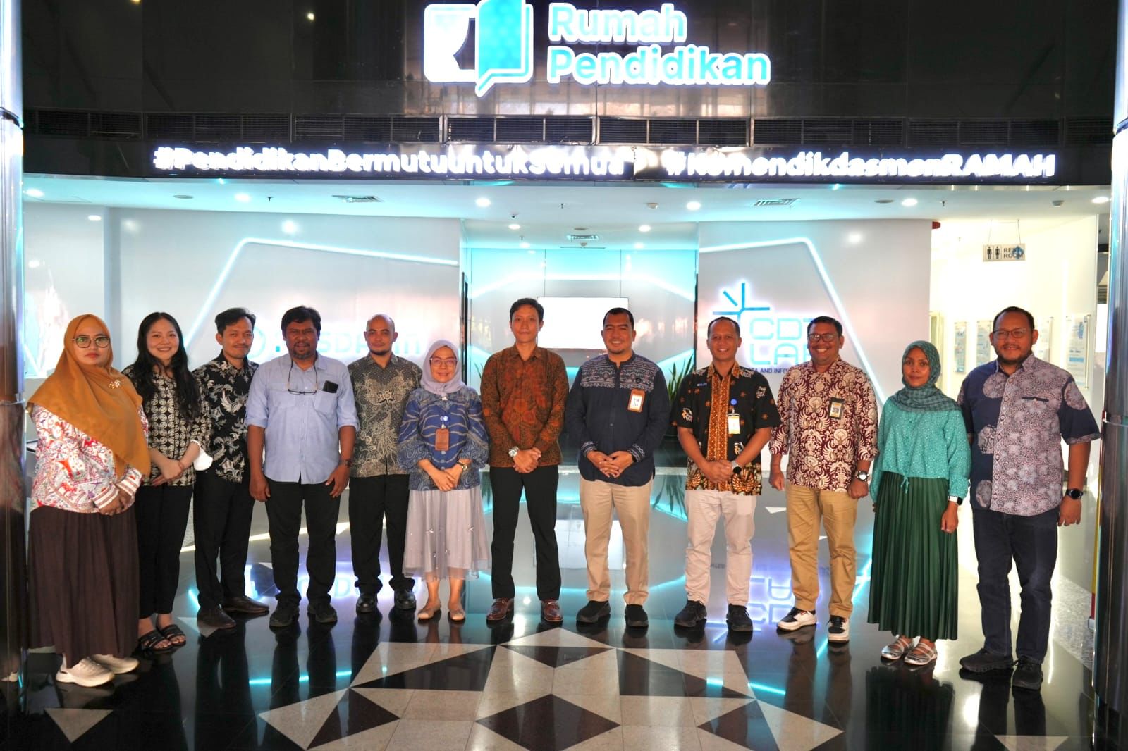 Rumah Pendidikan: Langkah Kemendikdasmen Gandeng Swasta Wujudkan ...